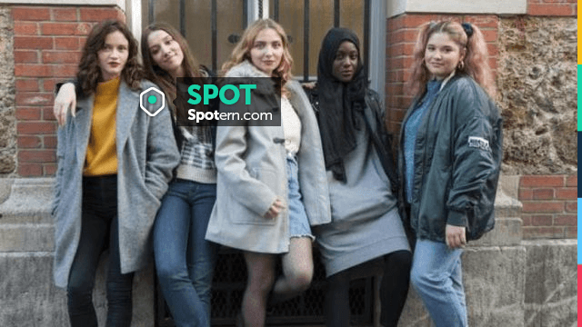 Le Manteau gris de Manon Demissy (Marilyn Lima) dans Skam (FR) | Spotern