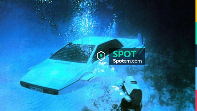 The real Lotus Esprit James Bond (Roger Moore) in The spy who loved me ...