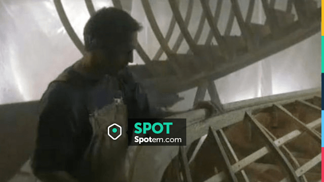 El mono Carhartt de Garret Blake (Kevin Costner) en una botella en el ...