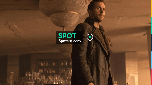 The waterproof collar-convertible agent K (Ryan Gosling) in Blade ...