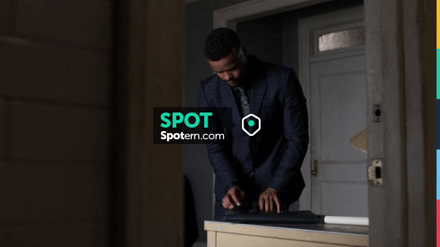 The tie of Malcolm Ducasse (Eka Darville) in Marvel's Jessica Jones ...