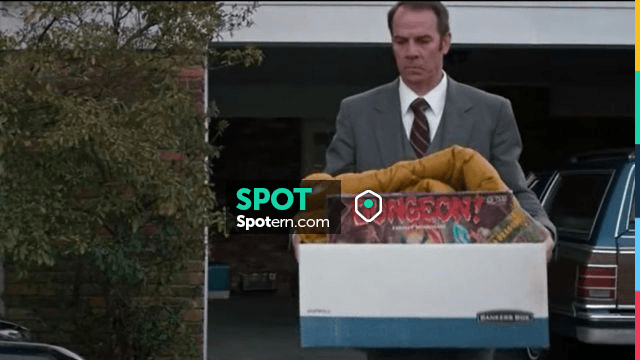 The board game Dungeon & Dragon in Stranger Things season 1 | Spotern