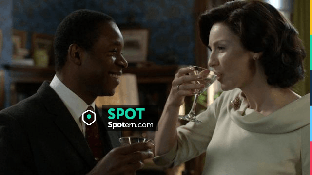 The red tie of Joe Abernathy (Will Johnson) in Outlander S03E03 | Spotern
