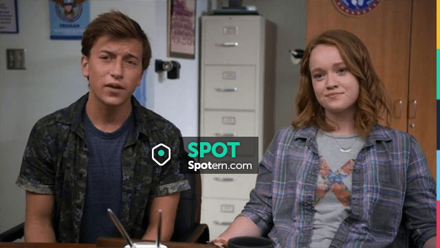 The shirt camouflage of Eric Bemis (Skyler Gisondo) in Santa Clarita ...