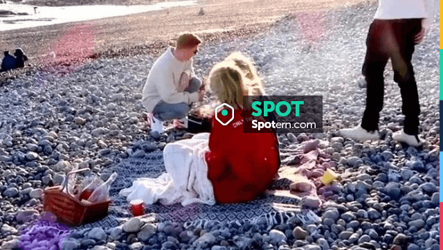 The bomber jacket satin red Zoella (Zoe Suggested) on his Youtube ...