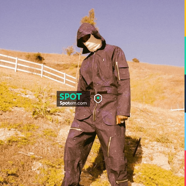 La combinaison parachute OFF WHITE portée par Travis Scott sur ...