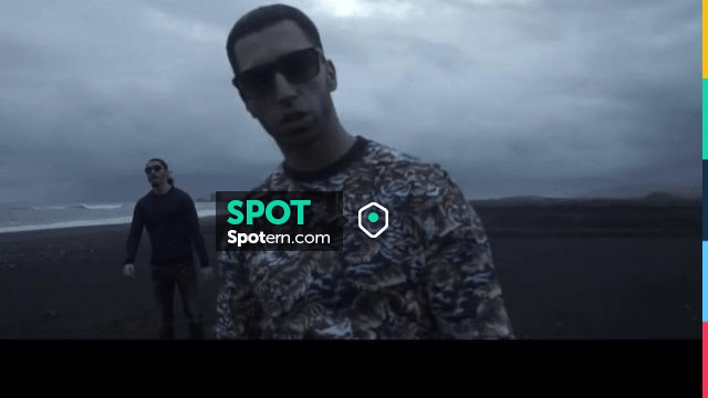 The sweatshirt with tigers of NLP in her video clip Oh la la | Spotern