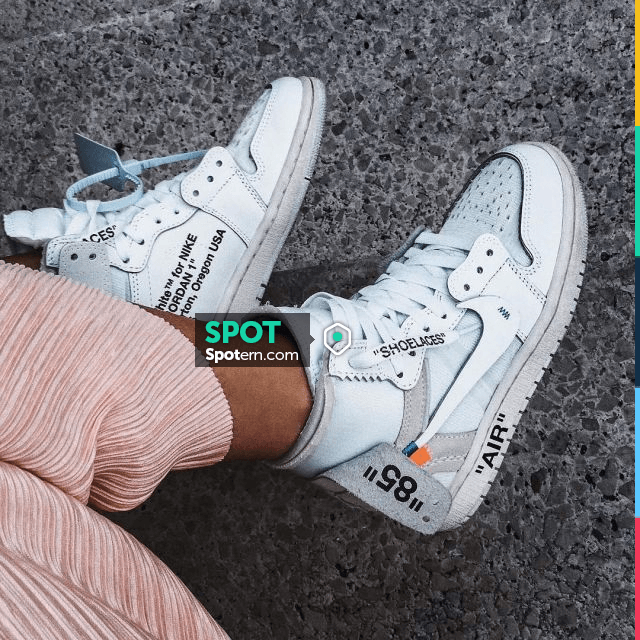 The pair of Air Force 1 rising white door Black Dope on his post ...