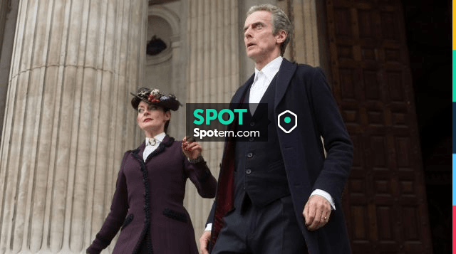 The long jacket with red lapel of the 12th Doctor (Peter Capaldi) in ...