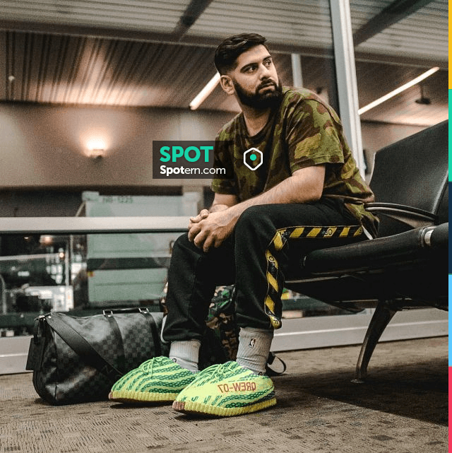 The t-shirt off-white camouflage worn by Qias Omar on his Instagram ...