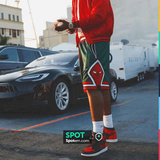 The Air Jordan 1 retro black and red of Fabolous on his account ...