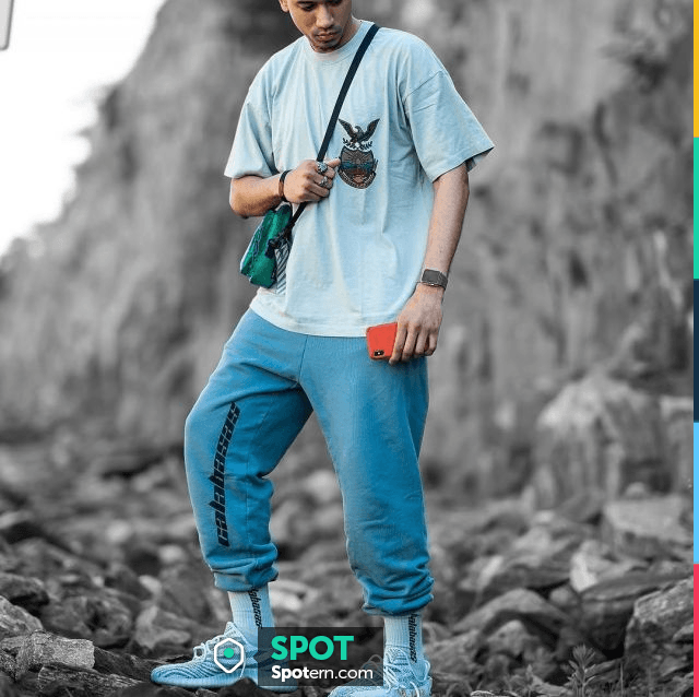 Les Teezy Blue tint que porte l'influenceur Elvis sur son instagram ...