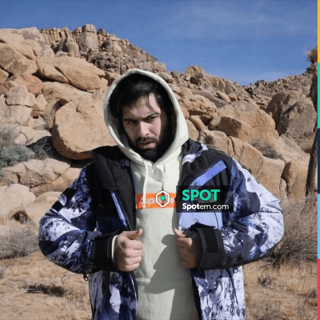The box logo green blade that bears the youtubeur Qias Omar on his ...