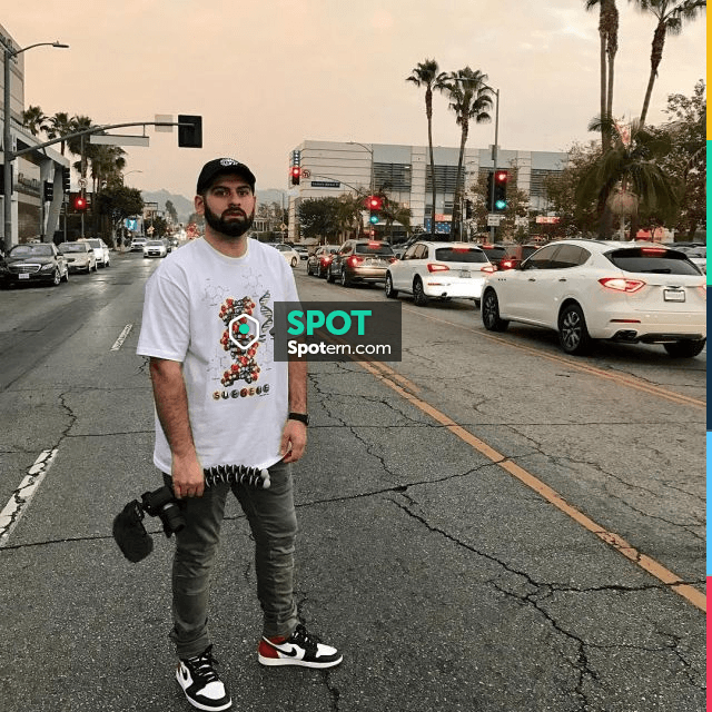 The t-shirt Supreme DNA that carries the youtubeur Qias Omar on his ...