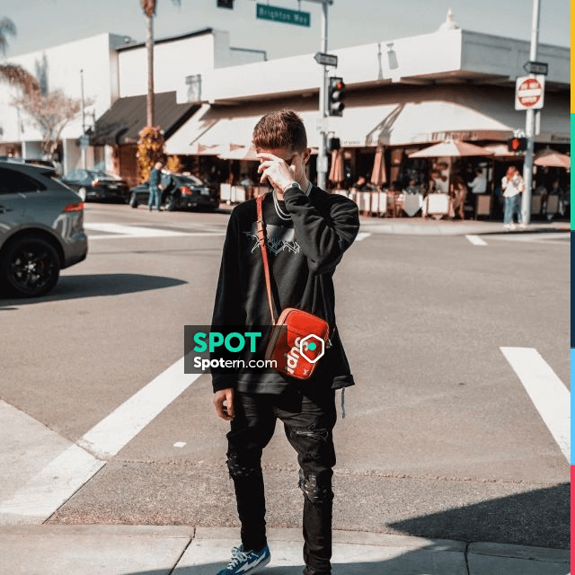 Blake Linder et sa sacoche Louis Vuitton sur son compte instagram | Spotern