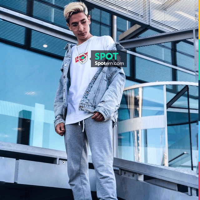 Camiseta con el logo de La Caja Suprema que lució el influencer Roberto ...