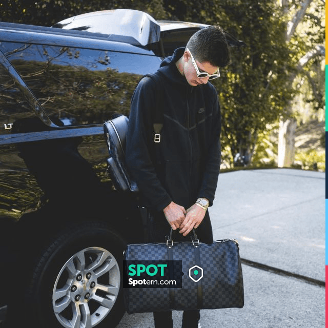 Blake Linder et son sac a bandouillère Louis Vuitton sur son compte ...