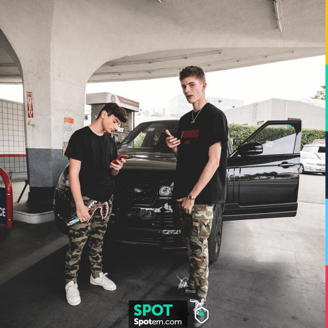 Blake Linder et ses Air Force 1 '07 Virgil x MoMA sur son compte instagram | Spotern