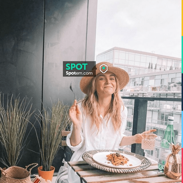 The straw hat worn by Allegra Shaw on his account Instagram | Spotern