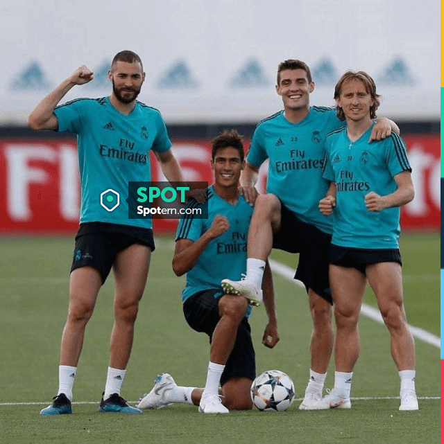 The jersey Adidas blue training Real Madrid worn by Karim Benzema on ...