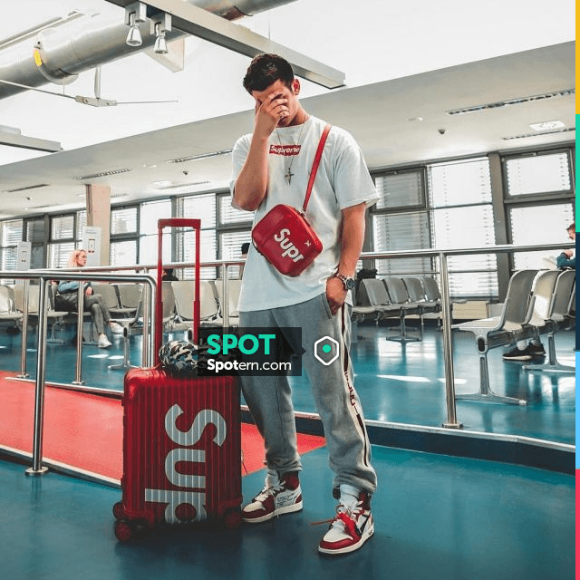 Le pantalon de jogging gris Gucci que porte le youtubeur et influenceur ...