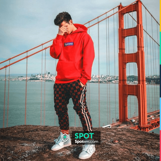 El Jordan 1 OW blanco que lleva el YouTuber e influencer Ari Petrou en ...