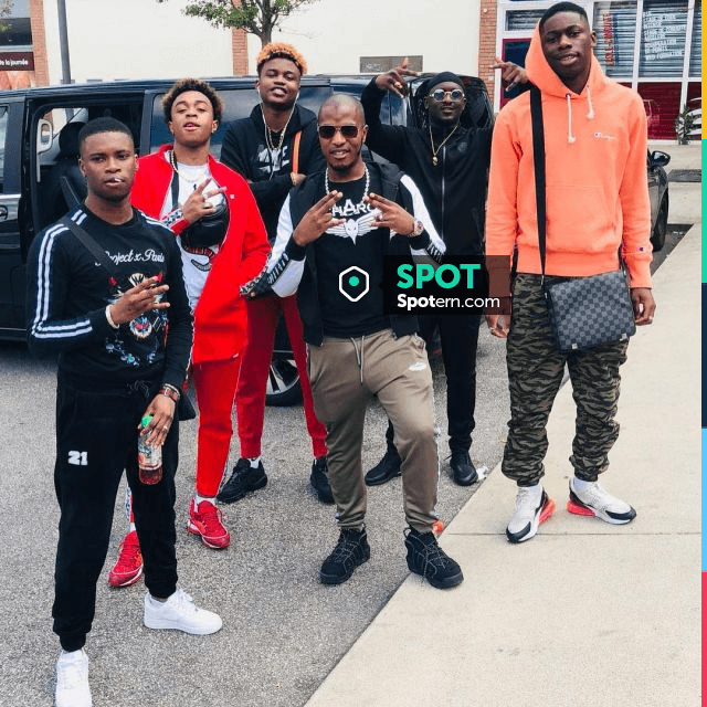 La camiseta negra de Charo que lleva Niska en su cuenta de Instagram ...