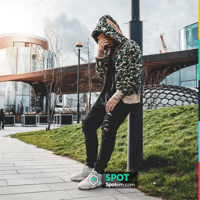 The Yeezy 500 blushh the youtubeur and influencer Ari Petrou on his ...