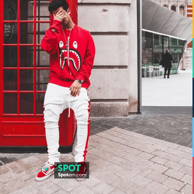 El RXS lt rojo que el youTuber e influencer Ari Petrou lleva en su ...