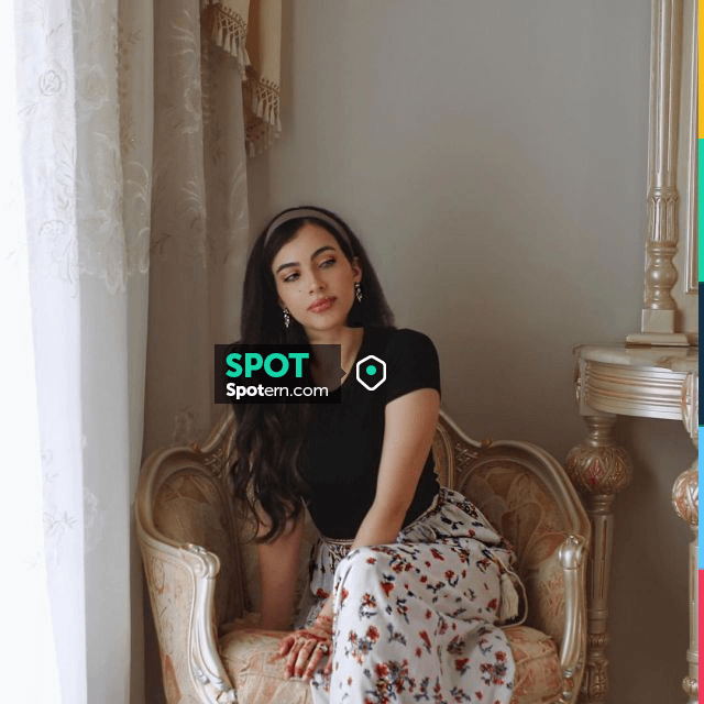 Le haut noir porté par daniela M Biah sur son post instagram | Spotern