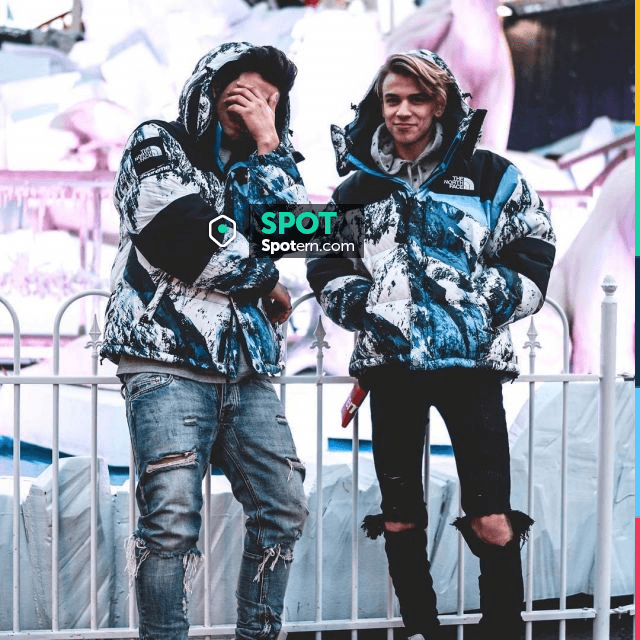 The coat-Supreme x TNF Baltoro the youtubeur and influencer Ari Petrou ...