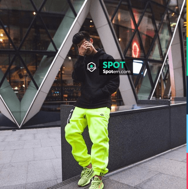 The hoodie, Supreme bogo black on black that carries the youtubeur and ...