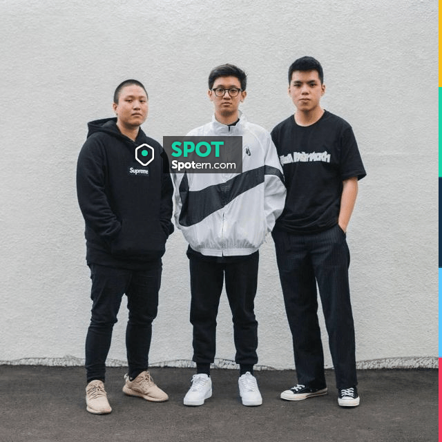The box logo, black supreme, which is carried into the post instagram ...