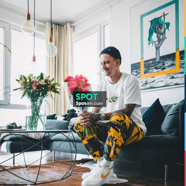 La camiseta de bogo de Supreme Brooklyn que lleva el influencer y ...