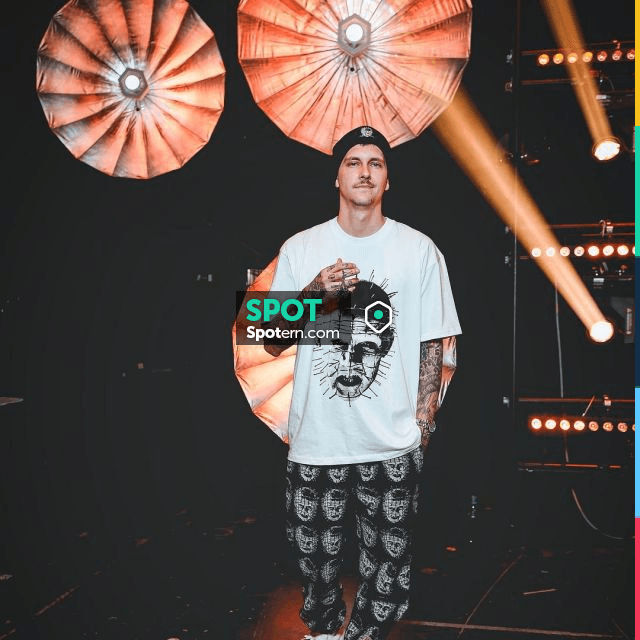 La camiseta blanca de Supreme Hellraiser que luce el influencer y ...