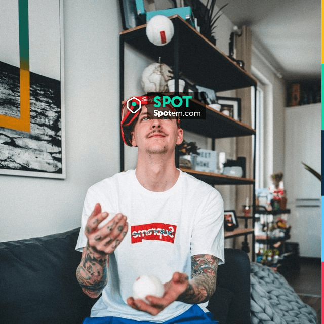 Las gafas rojas Supreme Fox que lleva el influencer y youtuber Willy ...