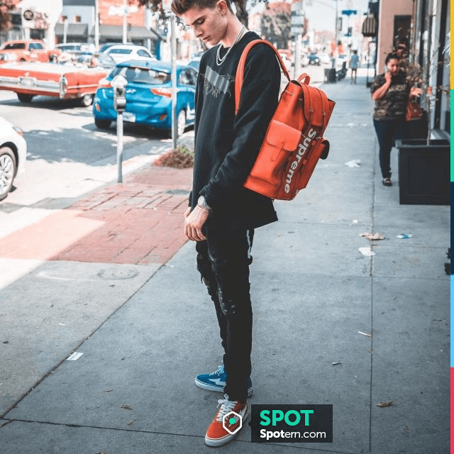 Les Revenge X Storm rouges que porte l'influenceur Blake Linder sur son ...