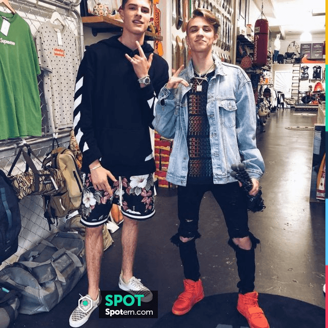 The Vans Era white FOG that brings the influencer Blake Linder on his ...