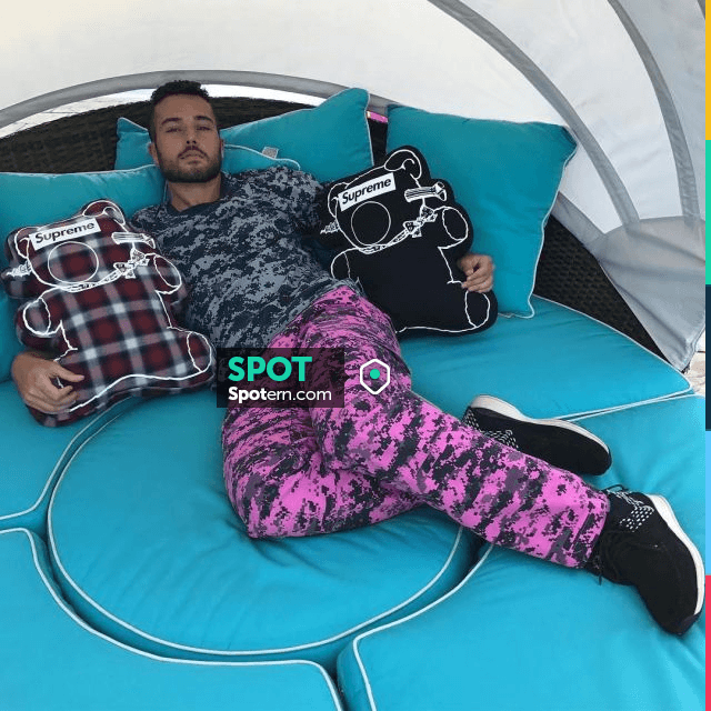 The pants, Supreme camo pink what does the influencer Eric Whiteback on ...