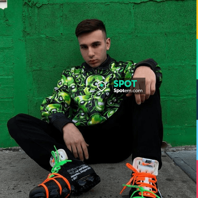 The bomber skull battery door the influencer Robert Naftali on his Instagram | Spotern