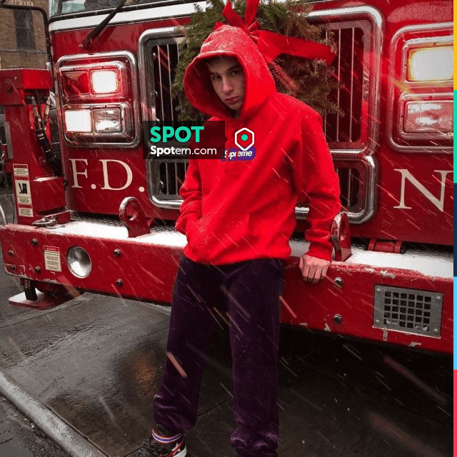The hoodie box logo Supreme red that is on the influencer Robert Naftali on his Instagram | Spotern