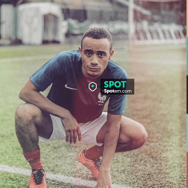 La camiseta azul de fútbol de Yvick en su cuenta de Instagram | Spotern