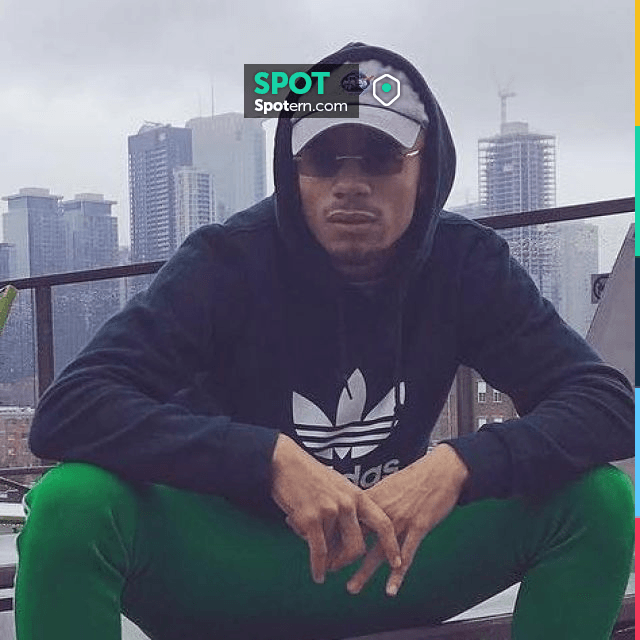 La casquette nasa blanches d'Yvick sur son compte Instagram | Spotern