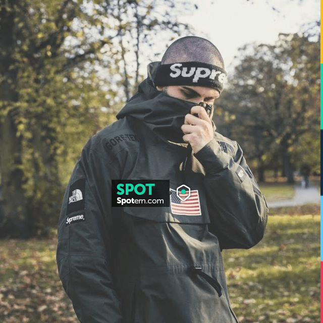 El abrigo de oliva Supreme TNF que lleva el influencer búlgaro Emil ...