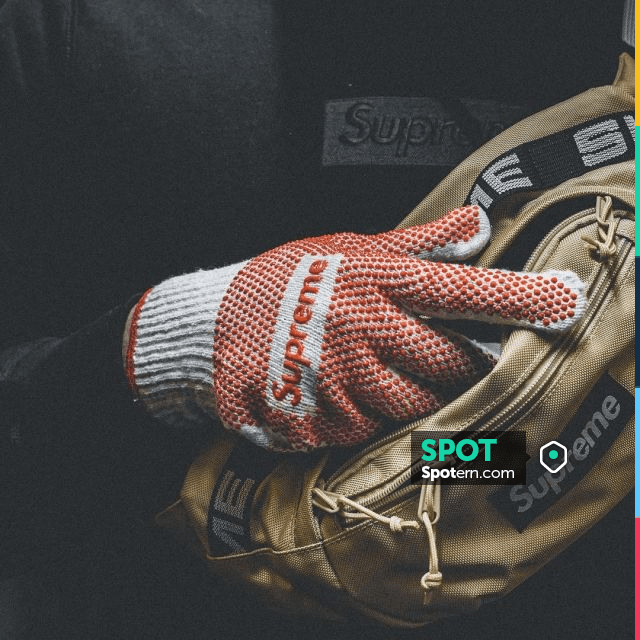El bolso Box con el logo de Supreme que lleva el influencer Clemens ...