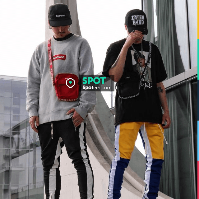 El Saccoche Supreme SS18 rojo que lleva el influencer Tommeeblack en su ...