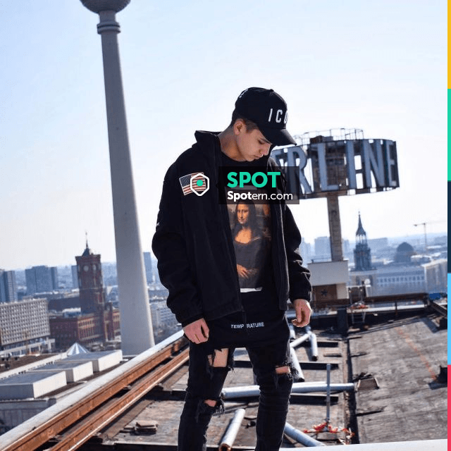 The black jacket Supreme TNF worn by the influencer Hyped Jason on his ...