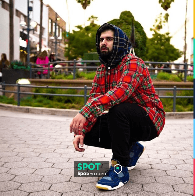 Le youtubeur qias omar porte une Jordan 4 Retro Levi's Denim, vue sur ...