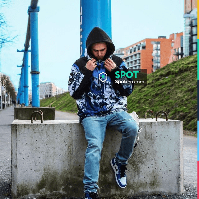 The jacket Supreme TNF Baltoro that door the influencer Moe Sommer on ...