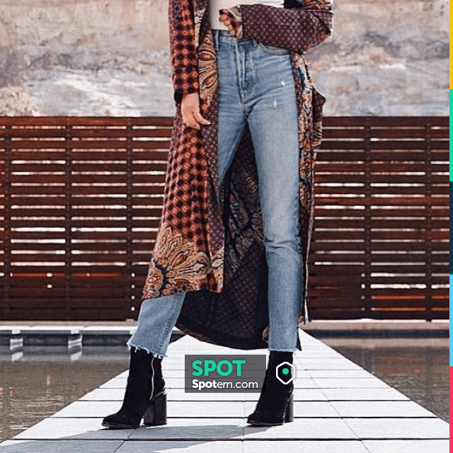 The black boots of Shay Mitchell on his account Instagram | Spotern